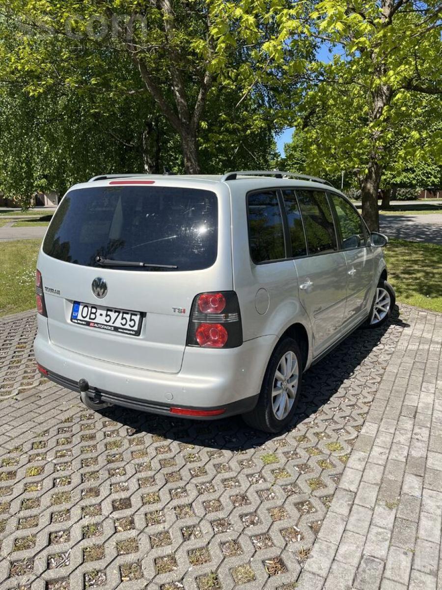 Grey Volkswagen Touran 2010 in Ventspils, with an engine capacity of 1.40 L and mileage of 251 thousand km for 4100 €, photo 4 on AUTOMOTO.COM.LV