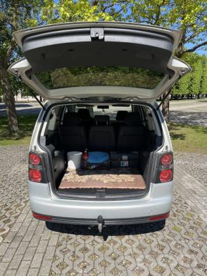 Grey Volkswagen Touran 2010 in Ventspils, with an engine capacity of 1.40 L and mileage of 251 thousand km for 4100 €, photo 7 on AUTOMOTO.COM.LV