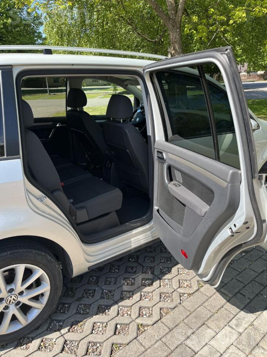 Grey Volkswagen Touran 2010 in Ventspils, with an engine capacity of 1.40 L and mileage of 251 thousand km for 4100 €, photo 9 on AUTOMOTO.COM.LV