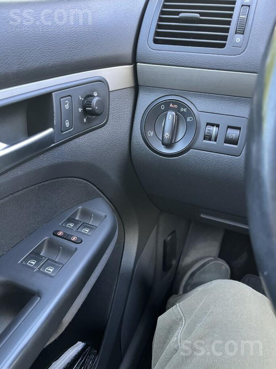 Grey Volkswagen Touran 2010 in Ventspils, with an engine capacity of 1.40 L and mileage of 251 thousand km for 4100 €, photo 14 on AUTOMOTO.COM.LV
