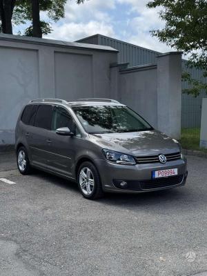 Grey Volkswagen Touran 2010 in Kaunas, with an engine capacity of 1.60 L and mileage of 198 thousand km for 6250 €, photo  on AUTOMOTO.COM.LV