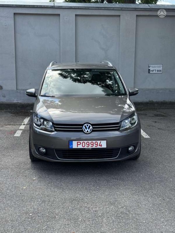 Pelēks Volkswagen Touran 2010 Kauņa, ar dzinēja tilpumu 1.60 L un nobraukumu 198 tūkst. km par 6250 €, foto 2 vietnē AUTOMOTO.COM.LV