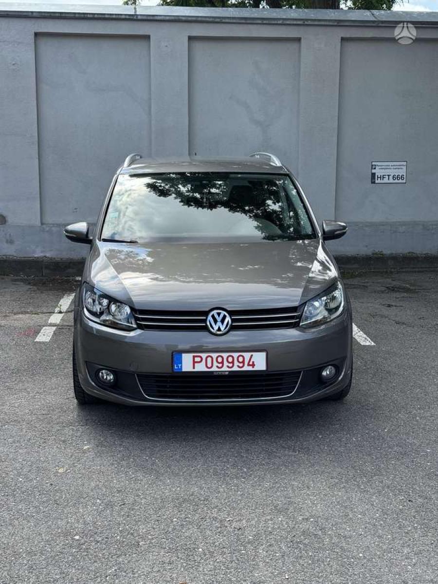 Grey Volkswagen Touran 2010 in Kaunas, with an engine capacity of 1.60 L and mileage of 198 thousand km for 6250 €, photo 3 on AUTOMOTO.COM.LV