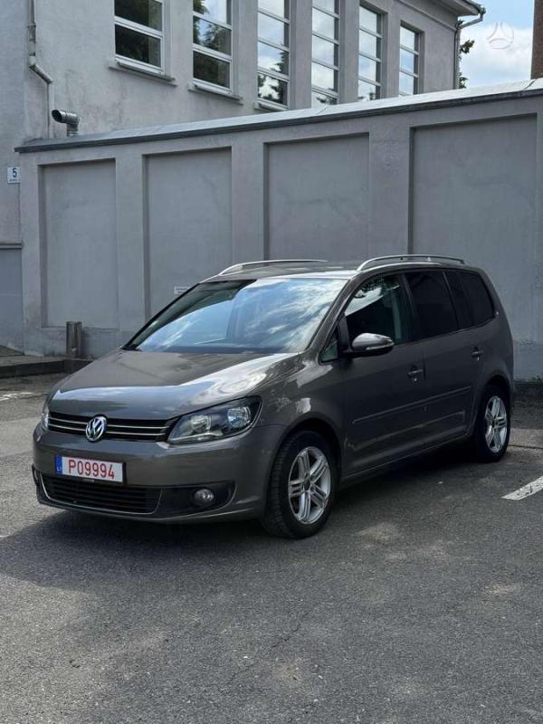 Pelēks Volkswagen Touran 2010 Kauņa, ar dzinēja tilpumu 1.60 L un nobraukumu 198 tūkst. km par 6250 €, foto 3 vietnē AUTOMOTO.COM.LV