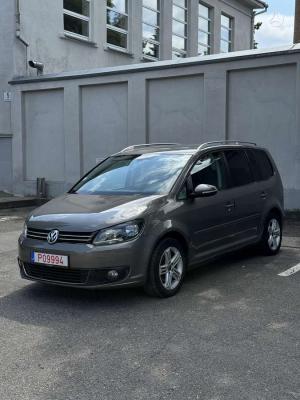 Grey Volkswagen Touran 2010 in Kaunas, with an engine capacity of 1.60 L and mileage of 198 thousand km for 6250 €, photo 4 on AUTOMOTO.COM.LV