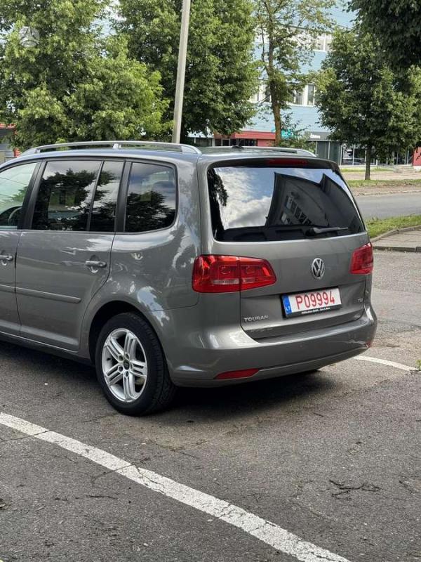 Pelēks Volkswagen Touran 2010 Kauņa, ar dzinēja tilpumu 1.60 L un nobraukumu 198 tūkst. km par 6250 €, foto 4 vietnē AUTOMOTO.COM.LV