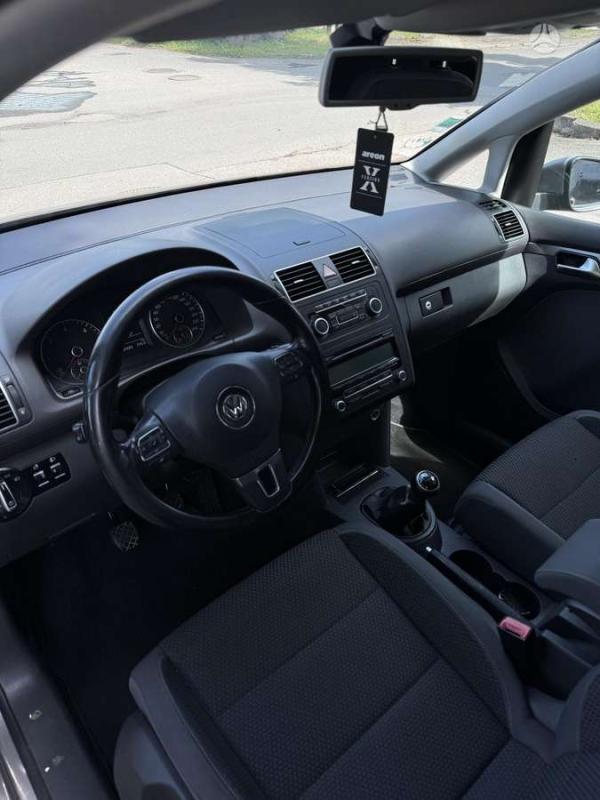 Pelēks Volkswagen Touran 2010 Kauņa, ar dzinēja tilpumu 1.60 L un nobraukumu 198 tūkst. km par 6250 €, foto 7 vietnē AUTOMOTO.COM.LV