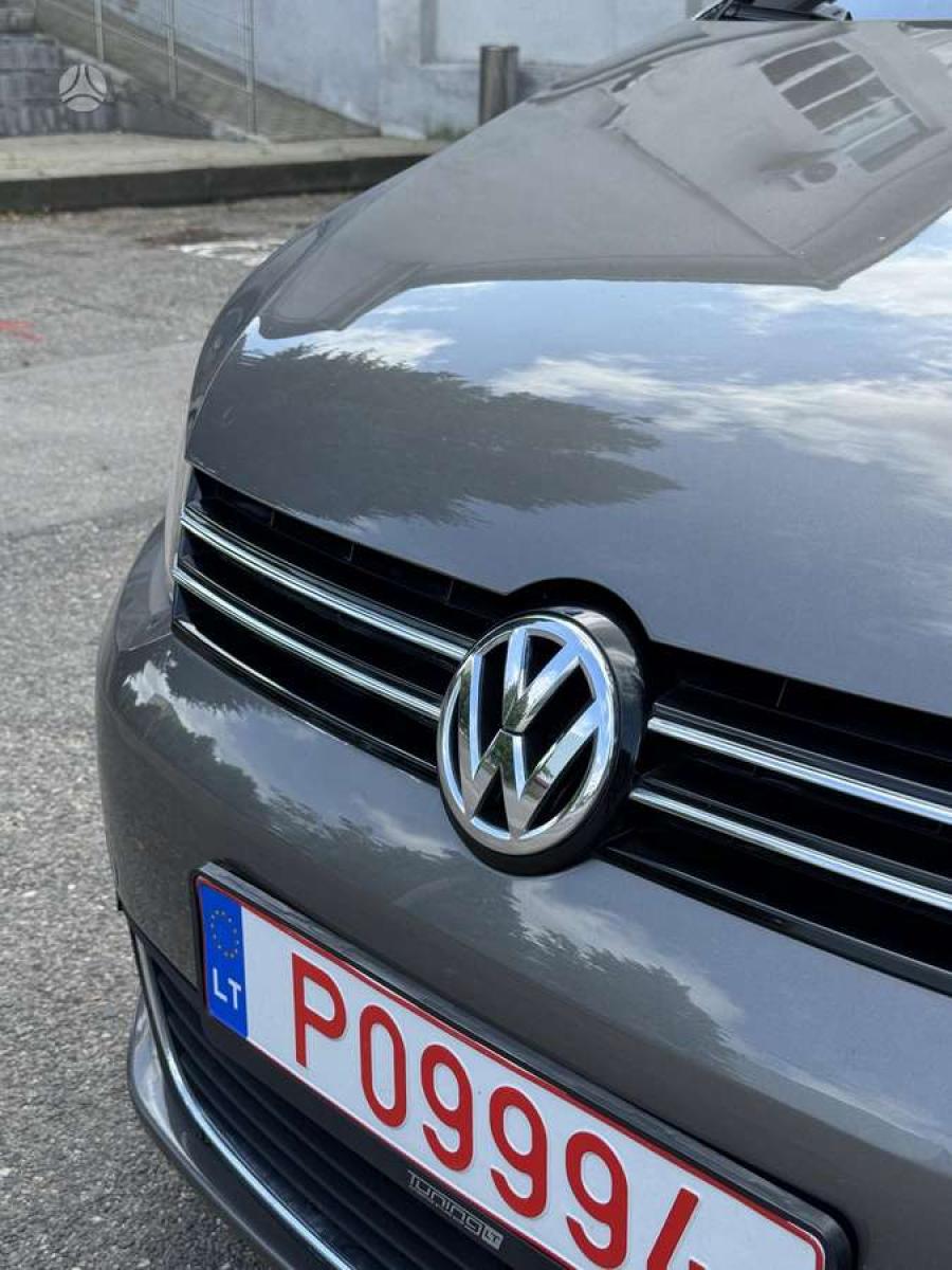 Grey Volkswagen Touran 2010 in Kaunas, with an engine capacity of 1.60 L and mileage of 198 thousand km for 6250 €, photo 9 on AUTOMOTO.COM.LV