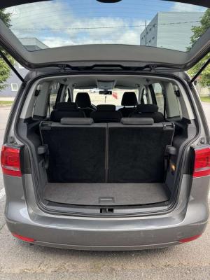 Grey Volkswagen Touran 2010 in Kaunas, with an engine capacity of 1.60 L and mileage of 198 thousand km for 6250 €, photo 13 on AUTOMOTO.COM.LV