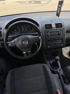 Grey Volkswagen Touran 2010 in Kaunas, with an engine capacity of 1.60 L and mileage of 198 thousand km for 6250 €, photo 15 on AUTOMOTO.COM.LV