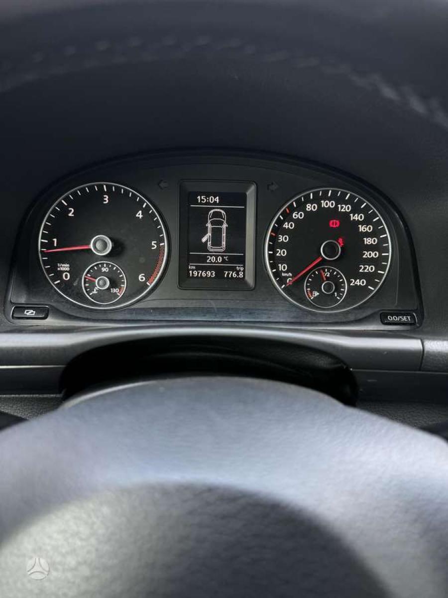 Grey Volkswagen Touran 2010 in Kaunas, with an engine capacity of 1.60 L and mileage of 198 thousand km for 6250 €, photo 17 on AUTOMOTO.COM.LV