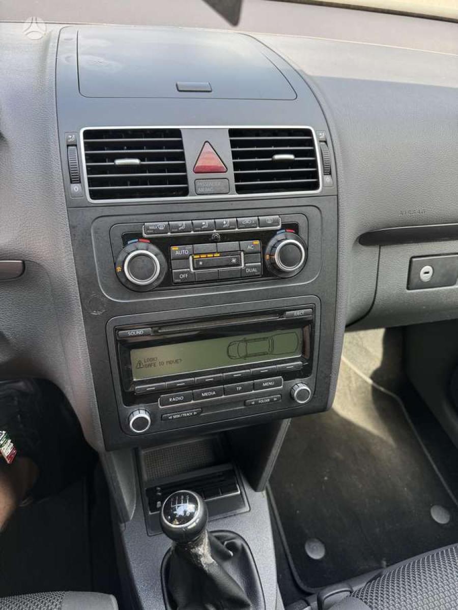 Grey Volkswagen Touran 2010 in Kaunas, with an engine capacity of 1.60 L and mileage of 198 thousand km for 6250 €, photo 19 on AUTOMOTO.COM.LV