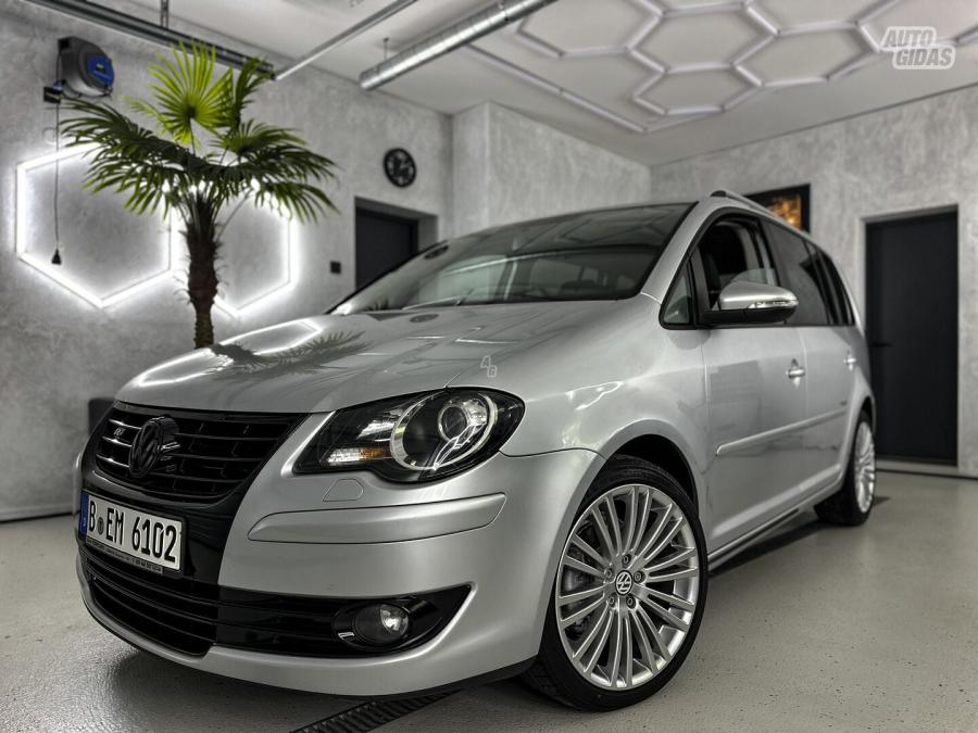 Pelēks Volkswagen Touran 2010 Kauņa, ar dzinēja tilpumu 1.90 L un nobraukumu 364 tūkst. km par 3950 €, foto 4 vietnē AUTOMOTO.COM.LV
