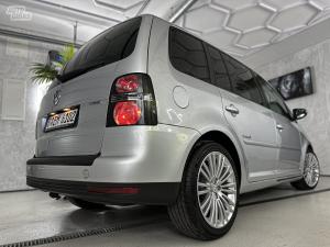 Pelēks Volkswagen Touran 2010 Kauņa, ar dzinēja tilpumu 1.90 L un nobraukumu 364 tūkst. km par 3950 €, foto 5 vietnē AUTOMOTO.COM.LV