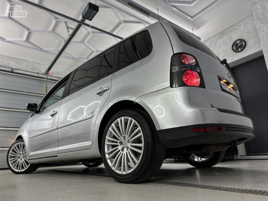 Pelēks Volkswagen Touran 2010 Kauņa, ar dzinēja tilpumu 1.90 L un nobraukumu 364 tūkst. km par 3950 €, foto 7 vietnē AUTOMOTO.COM.LV