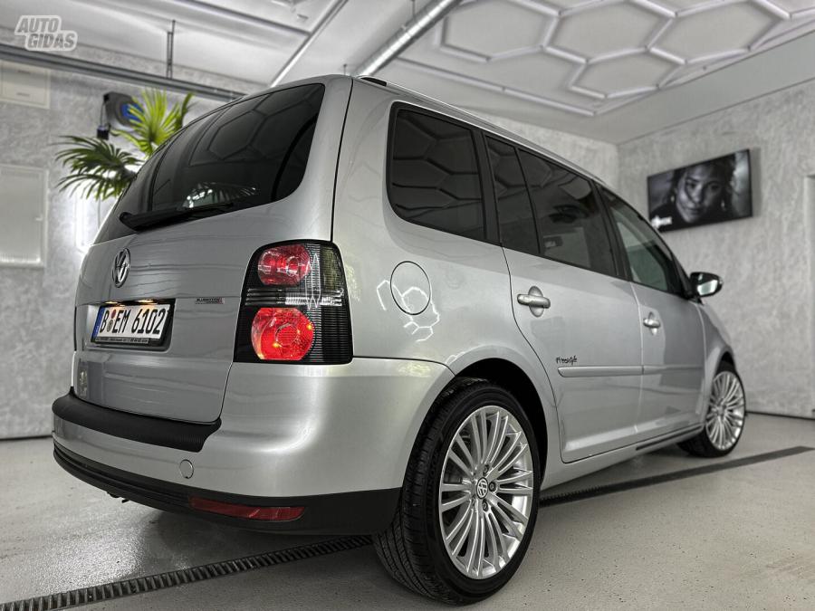 Pelēks Volkswagen Touran 2010 Kauņa, ar dzinēja tilpumu 1.90 L un nobraukumu 364 tūkst. km par 3950 €, foto 9 vietnē AUTOMOTO.COM.LV