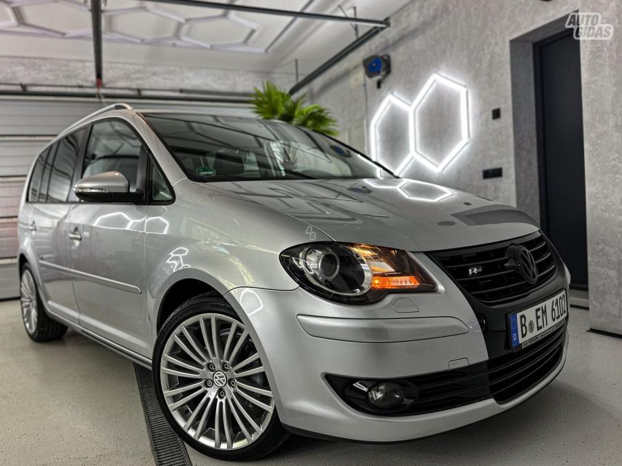 Pelēks Volkswagen Touran 2010 Kauņa, ar dzinēja tilpumu 1.90 L un nobraukumu 364 tūkst. km par 3950 €, foto 14 vietnē AUTOMOTO.COM.LV
