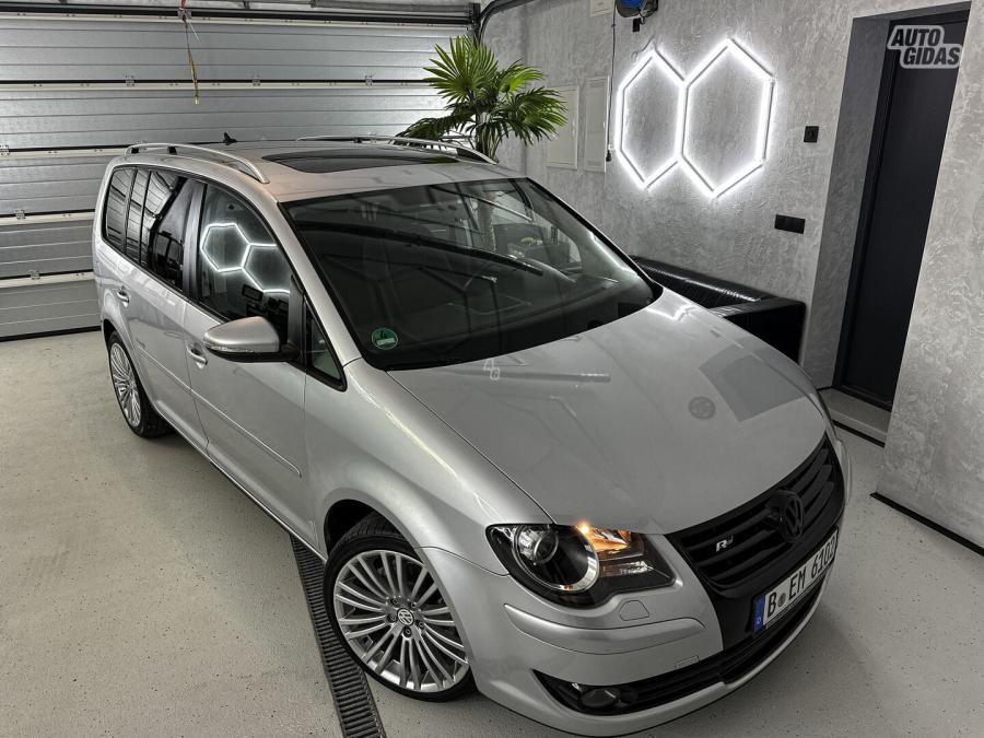 Pelēks Volkswagen Touran 2010 Kauņa, ar dzinēja tilpumu 1.90 L un nobraukumu 364 tūkst. km par 3950 €, foto 17 vietnē AUTOMOTO.COM.LV