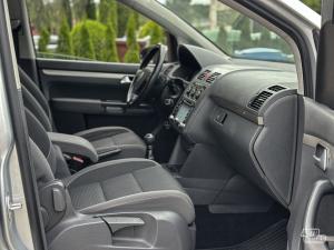 Pelēks Volkswagen Touran 2010 Kauņa, ar dzinēja tilpumu 1.90 L un nobraukumu 364 tūkst. km par 3950 €, foto 27 vietnē AUTOMOTO.COM.LV