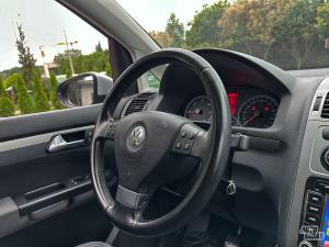 Pelēks Volkswagen Touran 2010 Kauņa, ar dzinēja tilpumu 1.90 L un nobraukumu 364 tūkst. km par 3950 €, foto 33 vietnē AUTOMOTO.COM.LV