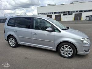 Pelēks Volkswagen Touran 2010 Viļņa, ar dzinēja tilpumu 19.00 L un nobraukumu 247 tūkst. km par 4100 €, foto  vietnē AUTOMOTO.COM.LV