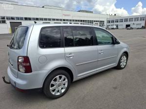 Pelēks Volkswagen Touran 2010 Viļņa, ar dzinēja tilpumu 19.00 L un nobraukumu 247 tūkst. km par 4100 €, foto 6 vietnē AUTOMOTO.COM.LV