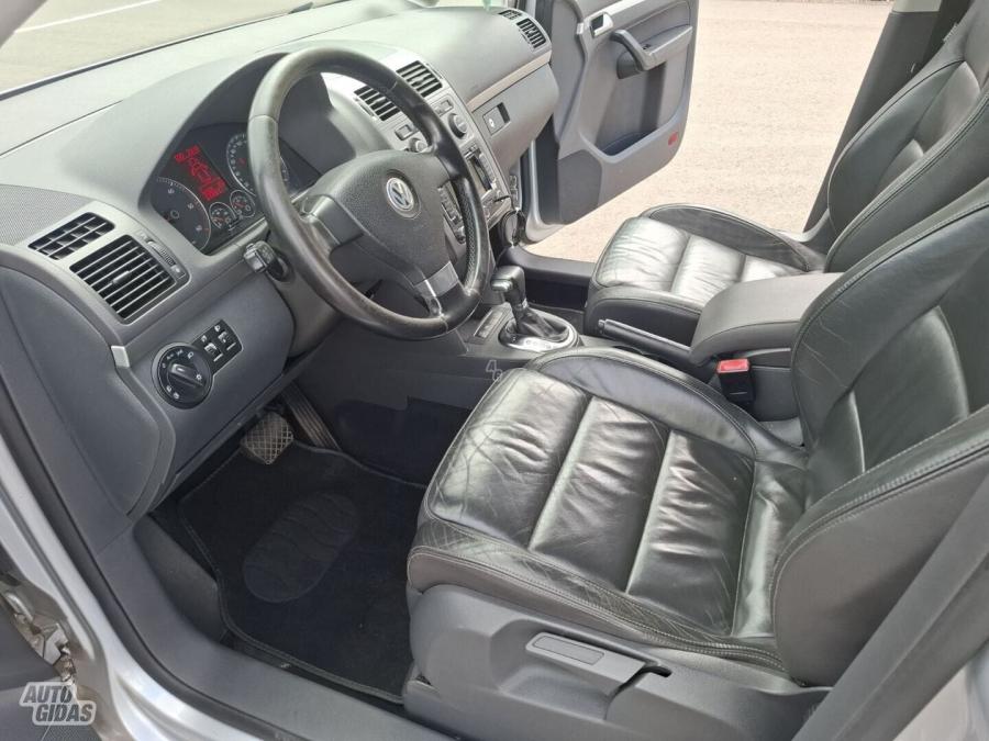 Pelēks Volkswagen Touran 2010 Viļņa, ar dzinēja tilpumu 19.00 L un nobraukumu 247 tūkst. km par 4100 €, foto 9 vietnē AUTOMOTO.COM.LV