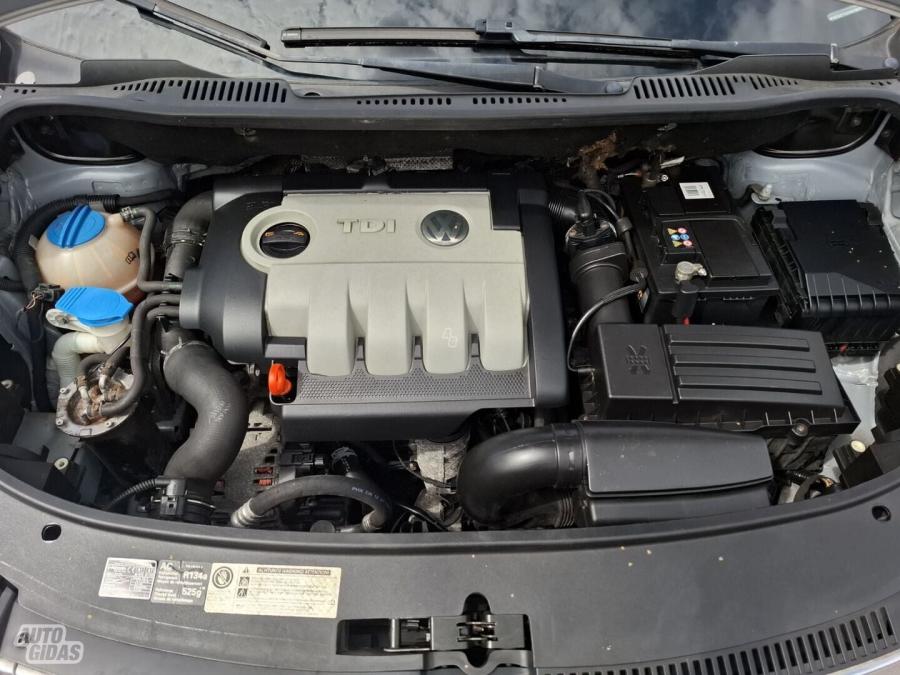Pelēks Volkswagen Touran 2010 Viļņa, ar dzinēja tilpumu 19.00 L un nobraukumu 247 tūkst. km par 4100 €, foto 12 vietnē AUTOMOTO.COM.LV