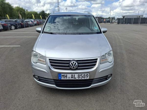 Pelēks Volkswagen Touran 2010 Viļņa, ar dzinēja tilpumu 1.90 L un nobraukumu 247 tūkst. km par 4100 €, foto 3 vietnē AUTOMOTO.COM.LV