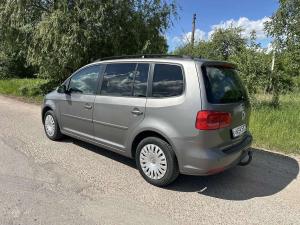 Pelēks Volkswagen Touran 2010 Kauņa, ar dzinēja tilpumu 1.60 L un nobraukumu 261 tūkst. km par 4000 €, foto 4 vietnē AUTOMOTO.COM.LV