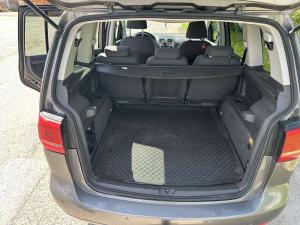 Pelēks Volkswagen Touran 2010 Kauņa, ar dzinēja tilpumu 1.60 L un nobraukumu 261 tūkst. km par 4000 €, foto 5 vietnē AUTOMOTO.COM.LV