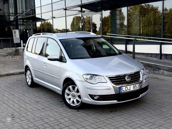 Grey Volkswagen Touran 2010 in Vilnius, with an engine capacity of 2.00 L and mileage of 289 thousand km for 3500 €, photo 1 on AUTOMOTO.COM.LV
