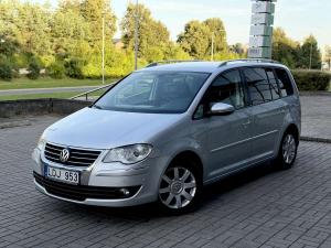 Pelēks Volkswagen Touran 2010 Viļņa, ar dzinēja tilpumu 2.00 L un nobraukumu 289 tūkst. km par 3500 €, foto 3 vietnē AUTOMOTO.COM.LV