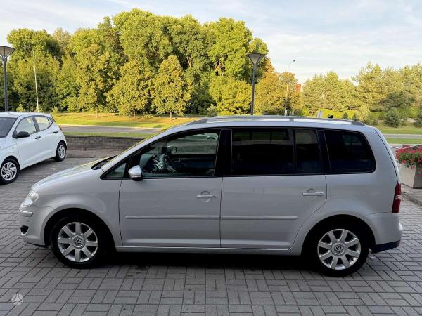 Grey Volkswagen Touran 2010 in Vilnius, with an engine capacity of 2.00 L and mileage of 289 thousand km for 3500 €, photo 4 on AUTOMOTO.COM.LV