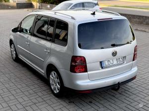 Pelēks Volkswagen Touran 2010 Viļņa, ar dzinēja tilpumu 2.00 L un nobraukumu 289 tūkst. km par 3500 €, foto 6 vietnē AUTOMOTO.COM.LV