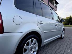 Pelēks Volkswagen Touran 2010 Viļņa, ar dzinēja tilpumu 2.00 L un nobraukumu 289 tūkst. km par 3500 €, foto 9 vietnē AUTOMOTO.COM.LV