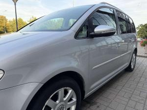 Pelēks Volkswagen Touran 2010 Viļņa, ar dzinēja tilpumu 2.00 L un nobraukumu 289 tūkst. km par 3500 €, foto 12 vietnē AUTOMOTO.COM.LV