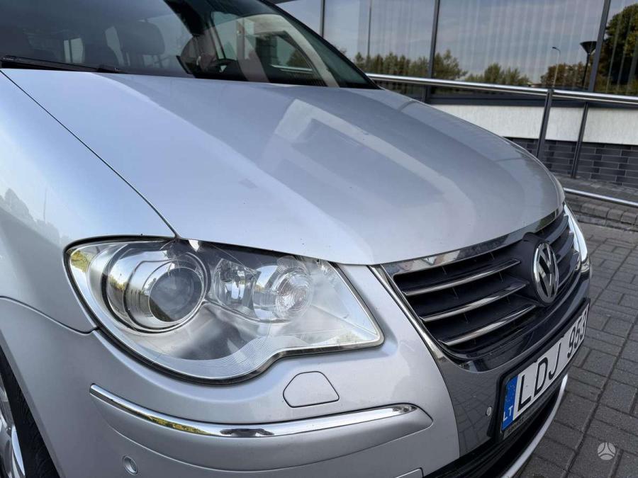 Pelēks Volkswagen Touran 2010 Viļņa, ar dzinēja tilpumu 2.00 L un nobraukumu 289 tūkst. km par 3500 €, foto 13 vietnē AUTOMOTO.COM.LV