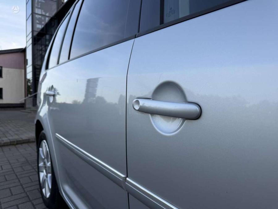 Pelēks Volkswagen Touran 2010 Viļņa, ar dzinēja tilpumu 2.00 L un nobraukumu 289 tūkst. km par 3500 €, foto 15 vietnē AUTOMOTO.COM.LV