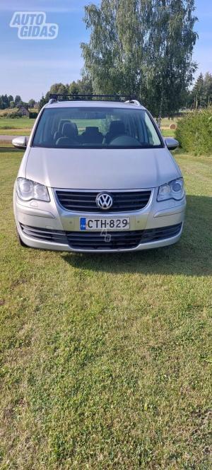 Pelēks Volkswagen Touran 2010 Kazlų Rūda, ar dzinēja tilpumu 1.40 L un nobraukumu 240 tūkst. km par 1800 €, foto  vietnē AUTOMOTO.COM.LV