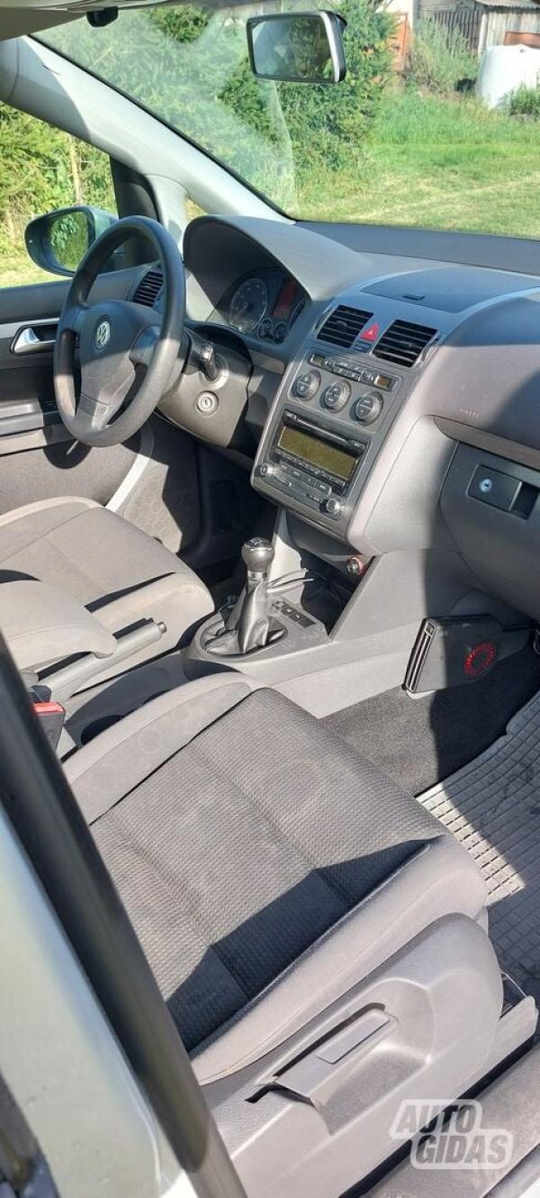Grey Volkswagen Touran 2010 in Kazlu Ruda, with an engine capacity of 1.40 L and mileage of 240 thousand km for 1800 €, photo 10 on AUTOMOTO.COM.LV