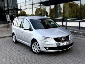 Grey Volkswagen Touran 2010 in Vilnius, with an engine capacity of 2.00 L and mileage of 286 thousand km for 3300 €, photo  on AUTOMOTO.COM.LV
