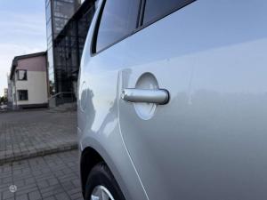 Grey Volkswagen Touran 2010 in Vilnius, with an engine capacity of 2.00 L and mileage of 286 thousand km for 3300 €, photo 14 on AUTOMOTO.COM.LV