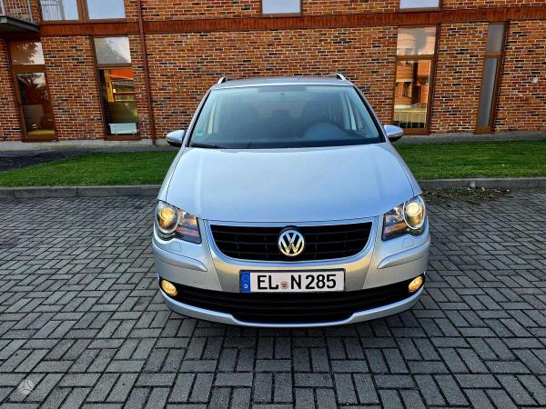 Pelēks Volkswagen Touran 2010 Marijampole, ar dzinēja tilpumu 1.39 L un nobraukumu 212 tūkst. km par 4650 €, foto 4 vietnē AUTOMOTO.COM.LV