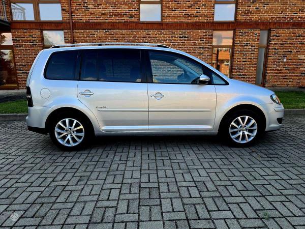 Pelēks Volkswagen Touran 2010 Marijampole, ar dzinēja tilpumu 1.39 L un nobraukumu 212 tūkst. km par 4650 €, foto 6 vietnē AUTOMOTO.COM.LV