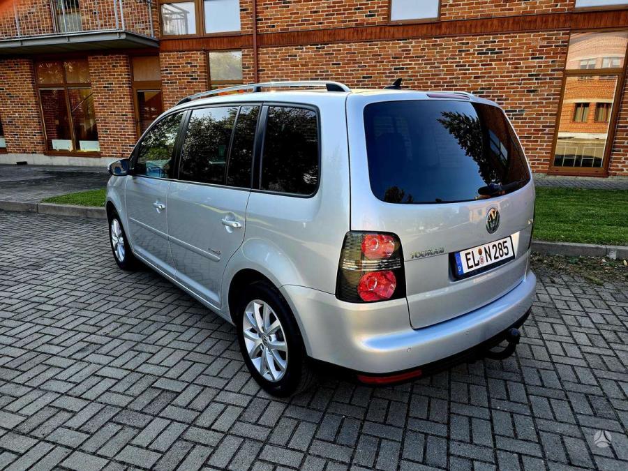 Grey Volkswagen Touran 2010 in Marijampole, with an engine capacity of 1.39 L and mileage of 212 thousand km for 4650 €, photo 7 on AUTOMOTO.COM.LV