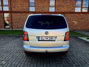 Grey Volkswagen Touran 2010 in Marijampole, with an engine capacity of 1.39 L and mileage of 212 thousand km for 4650 €, photo 8 on AUTOMOTO.COM.LV
