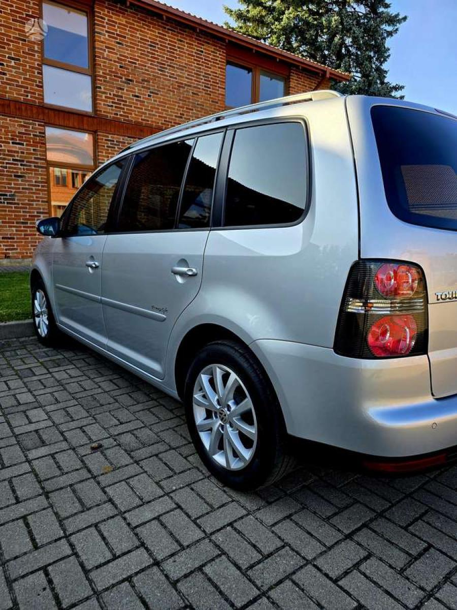Grey Volkswagen Touran 2010 in Marijampole, with an engine capacity of 1.39 L and mileage of 212 thousand km for 4650 €, photo 12 on AUTOMOTO.COM.LV