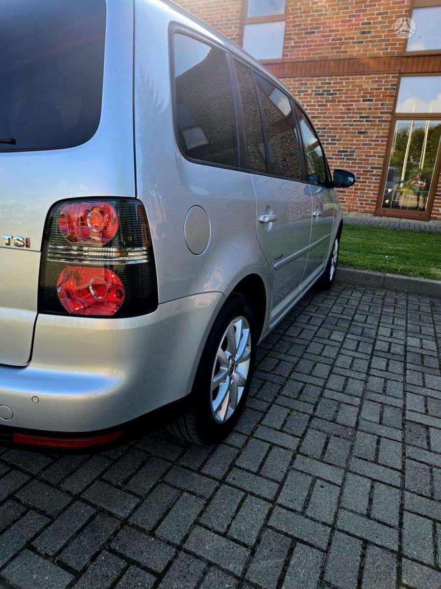 Grey Volkswagen Touran 2010 in Marijampole, with an engine capacity of 1.39 L and mileage of 212 thousand km for 4650 €, photo 13 on AUTOMOTO.COM.LV