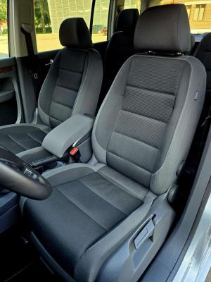 Grey Volkswagen Touran 2010 in Marijampole, with an engine capacity of 1.39 L and mileage of 212 thousand km for 4650 €, photo 16 on AUTOMOTO.COM.LV